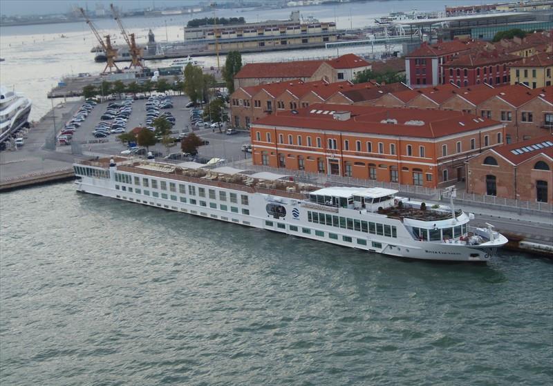 SS LA VENEZIA - Vesseljoin