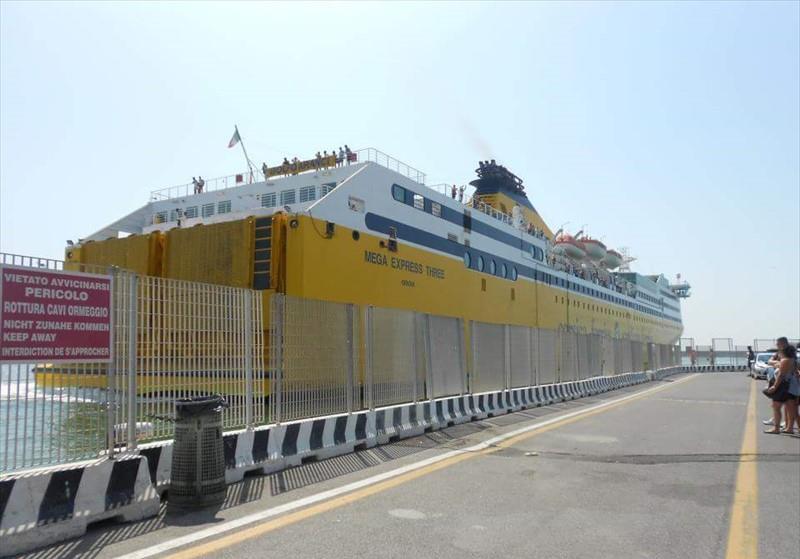 MEGA EXPRESS THREE - Vesseljoin