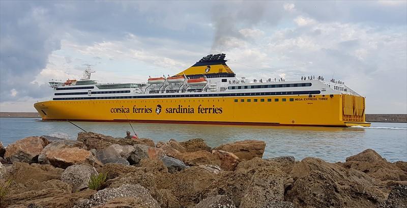 MEGA EXPRESS THREE - Vesseljoin