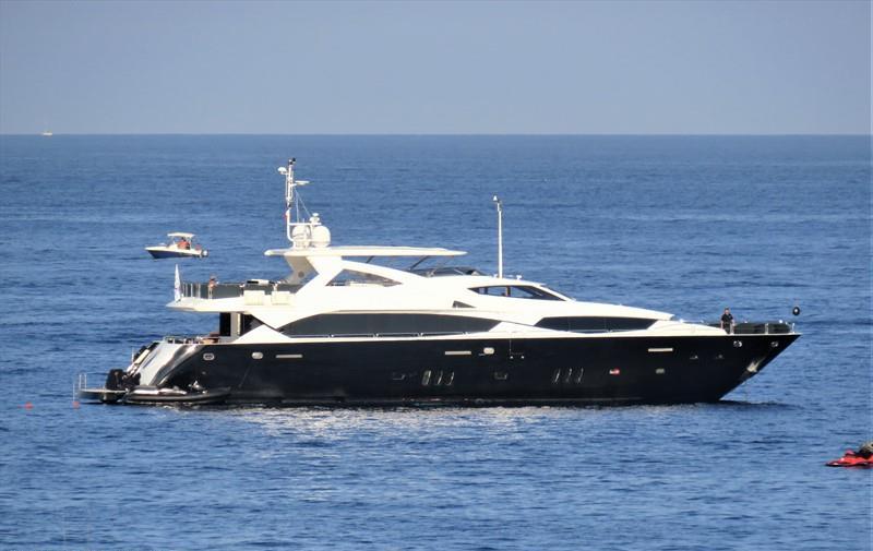 BLACK & WHITE - Vesseljoin