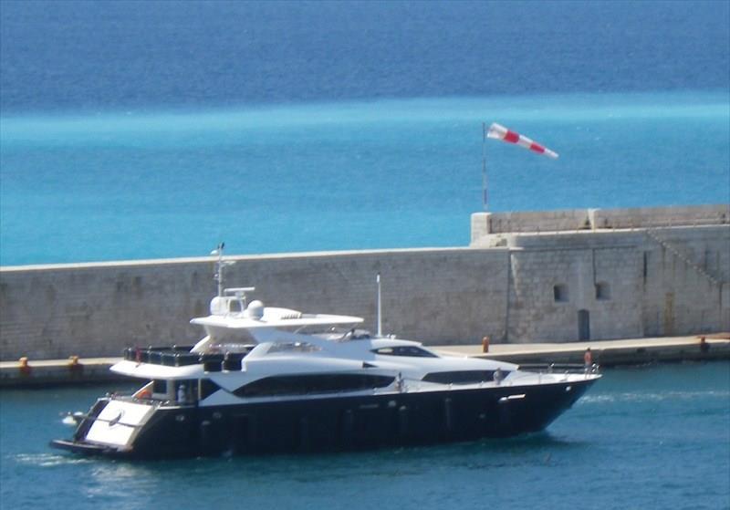 BLACK & WHITE - Vesseljoin