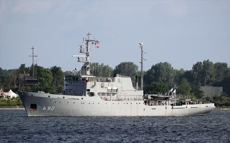 LV WARSHIP A 90 - Vesseljoin