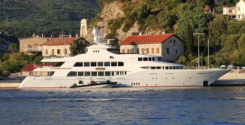 MIA ELISE II - Vesseljoin