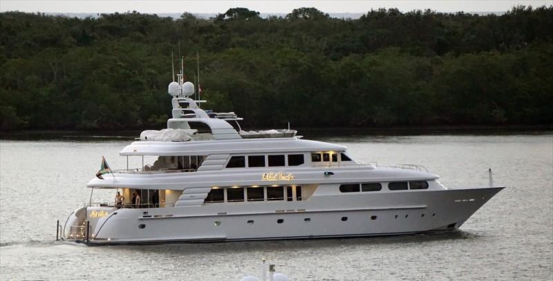 NICOLE EVELYN - Vesseljoin