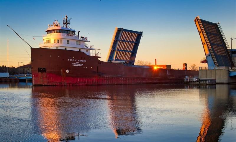 KAYE E.BARKER - Vesseljoin