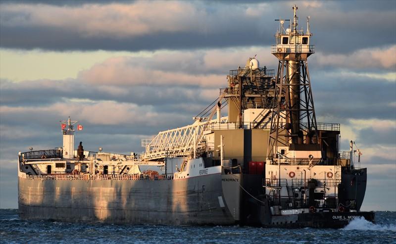 OLIVE L.MOORE - Vesseljoin