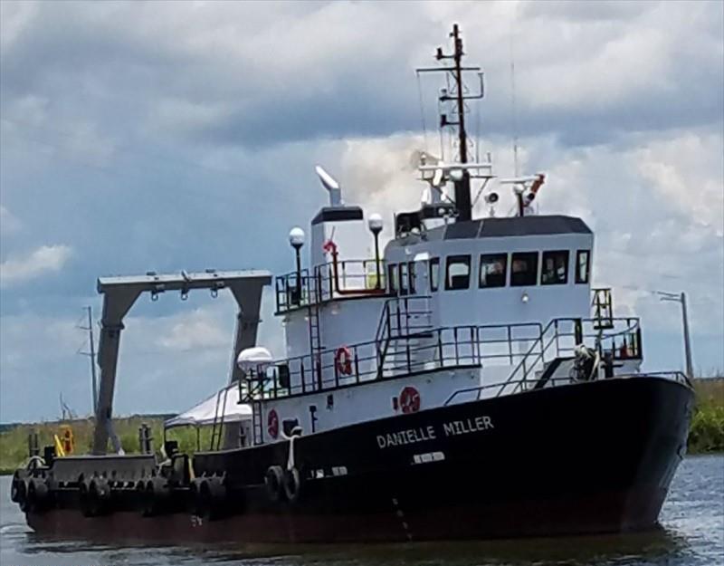 DANIELLE MILLER - Vesseljoin