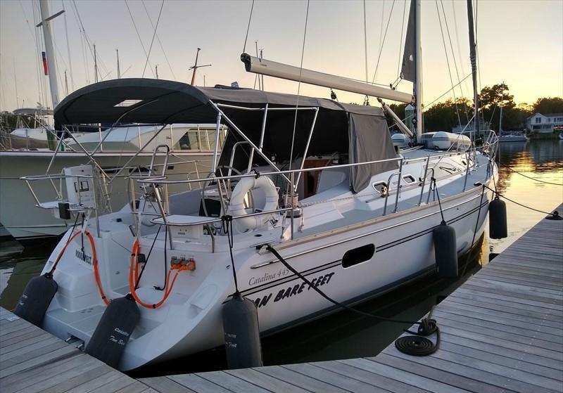 TAN BARE FEET - Vesseljoin