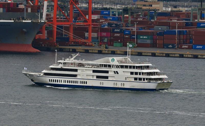 SYMPHONY MODERNA - Vesseljoin