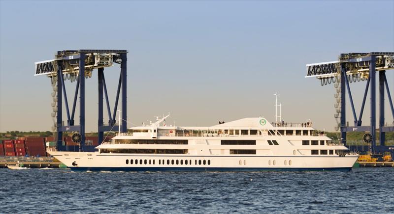 SYMPHONY MODERNA - Vesseljoin