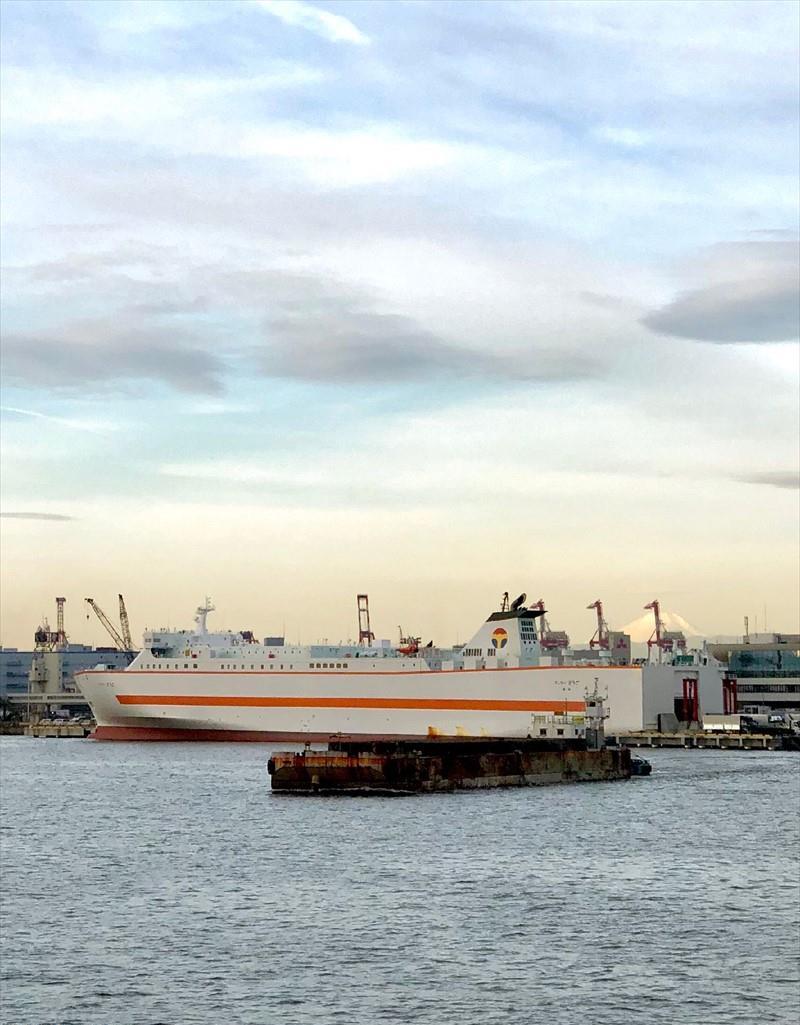 FERRY DOUGO - Vesseljoin