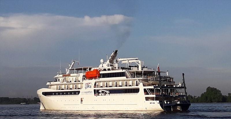 CORAL ADVENTURER - Vesseljoin