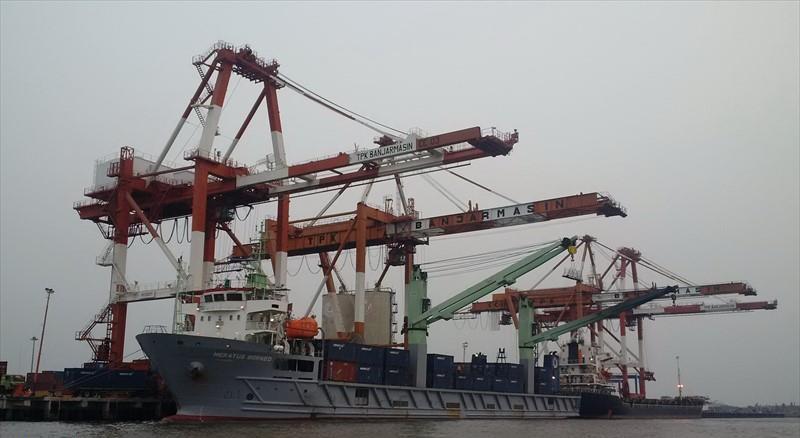 MERATUS BORNEO - Vesseljoin