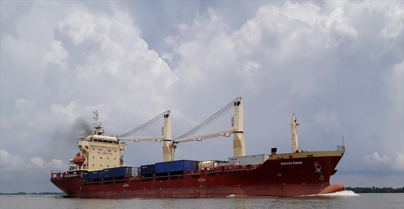 MERATUS PADANG - Vesseljoin