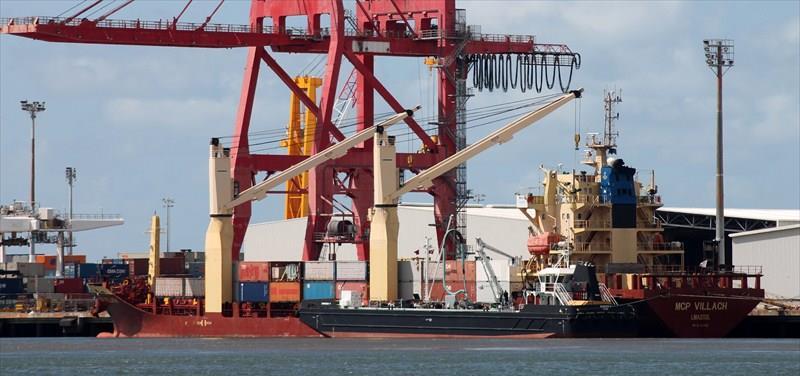 MERATUS PADANG - Vesseljoin