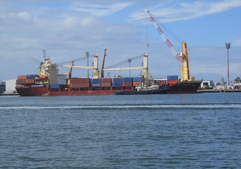 MERATUS PADANG - Vesseljoin