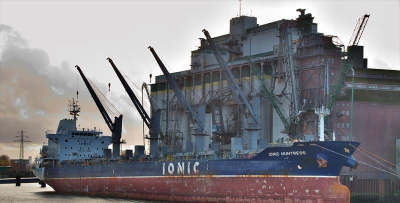 IONIC HUNTRESS - Vesseljoin