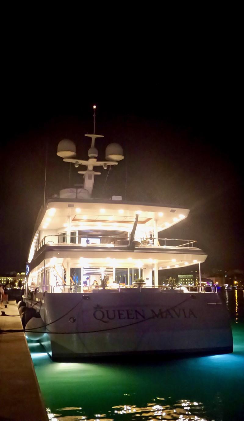 QUEEN MAVIA - Vesseljoin