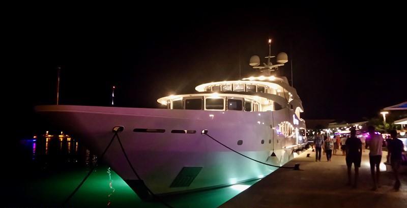 QUEEN MAVIA - Vesseljoin