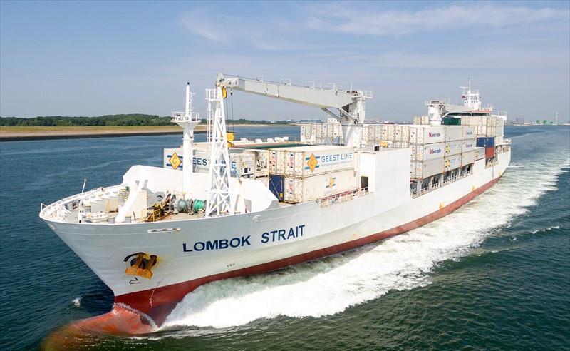 LOMBOK STRAIT - Vesseljoin