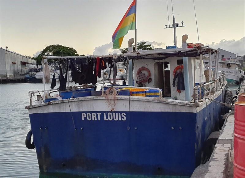 ROYAL PHOENIX II - Vesseljoin