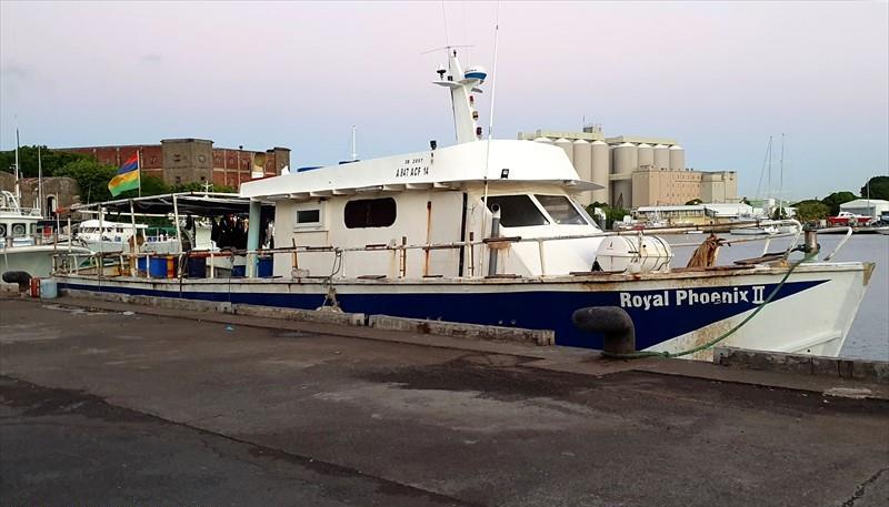 ROYAL PHOENIX II - Vesseljoin