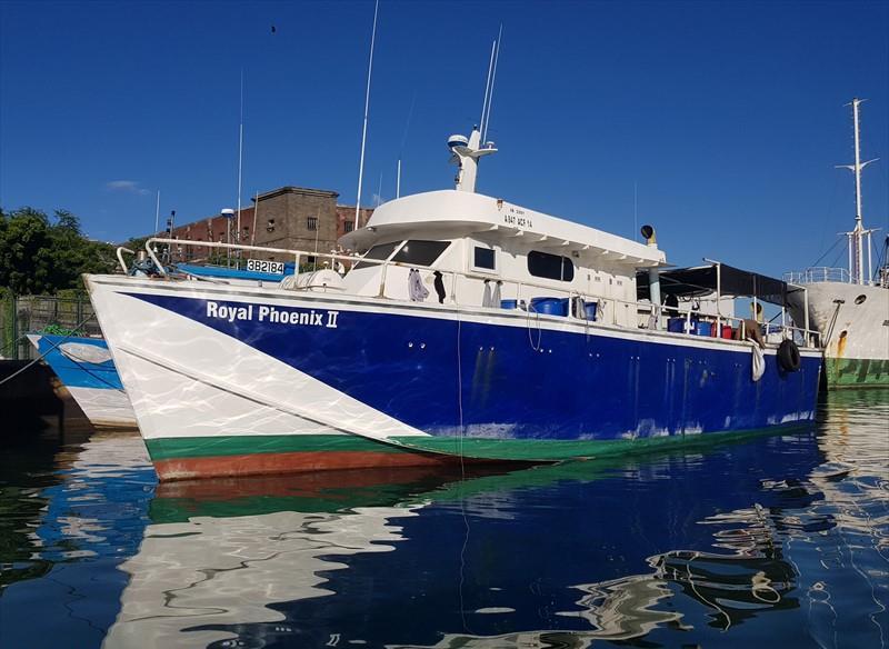 ROYAL PHOENIX II - Vesseljoin