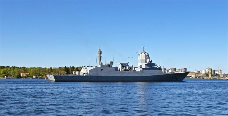 NATO WARSHIP F930 - Vesseljoin