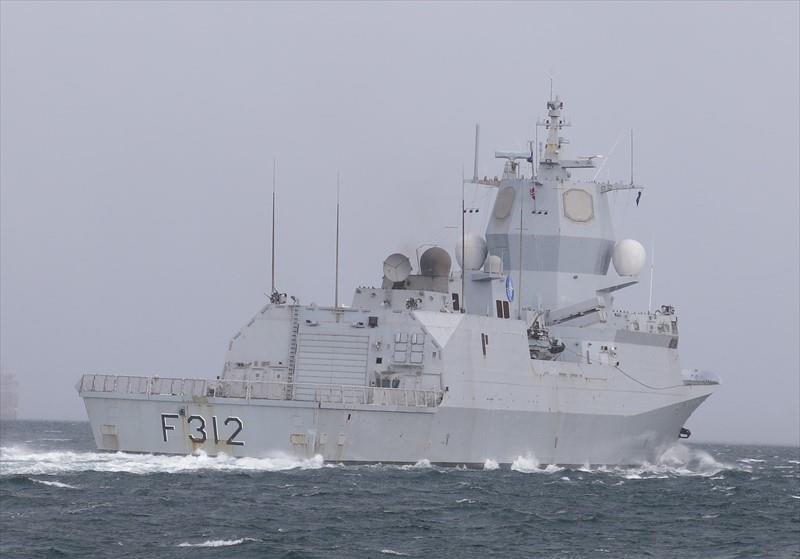 NATO WARSHIP F930 - Vesseljoin