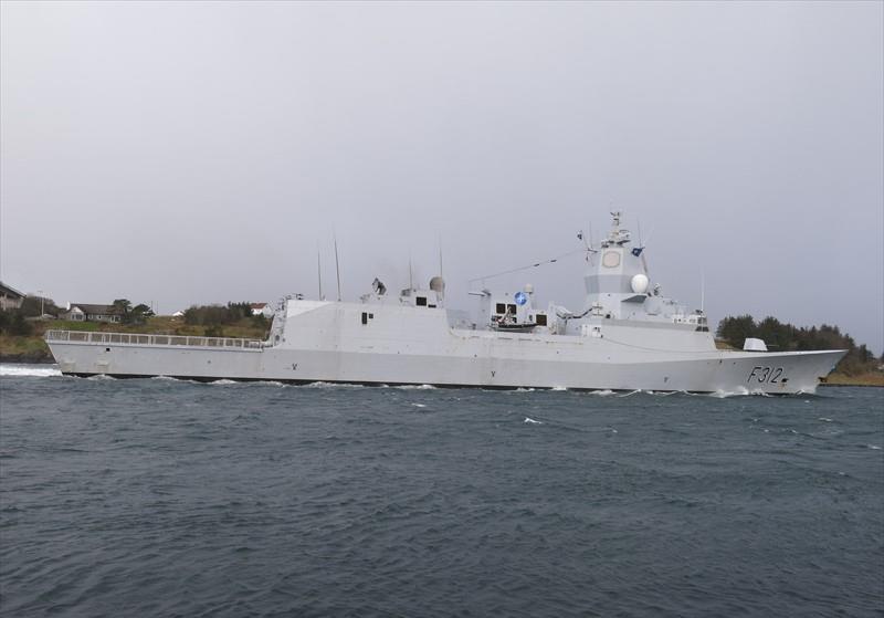 NATO WARSHIP F930 - Vesseljoin