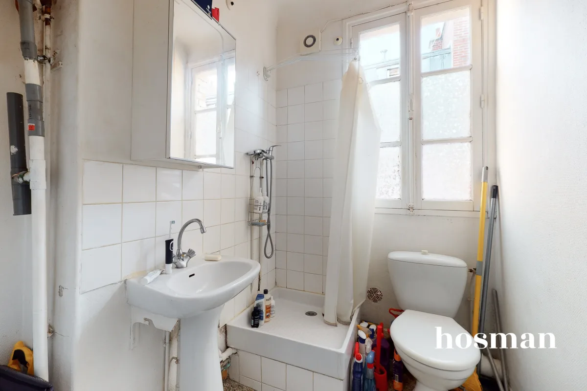 Studio de 17m2 - En étage élevés avec ascenseur - À rénover - Rue ...