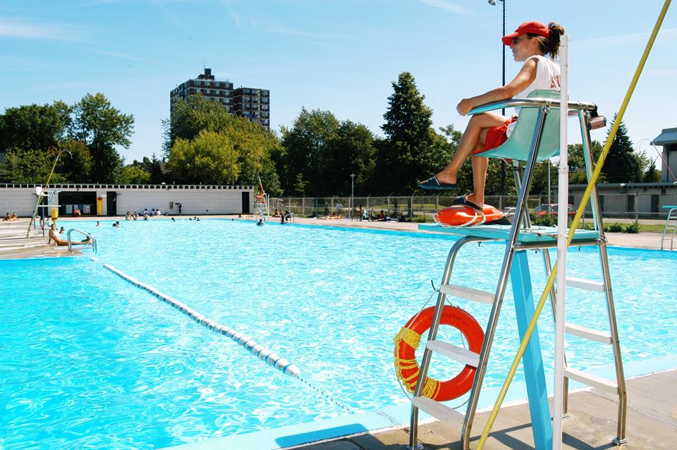 Parc de la Confédération outdoor swimming pool | Ville de Montréal