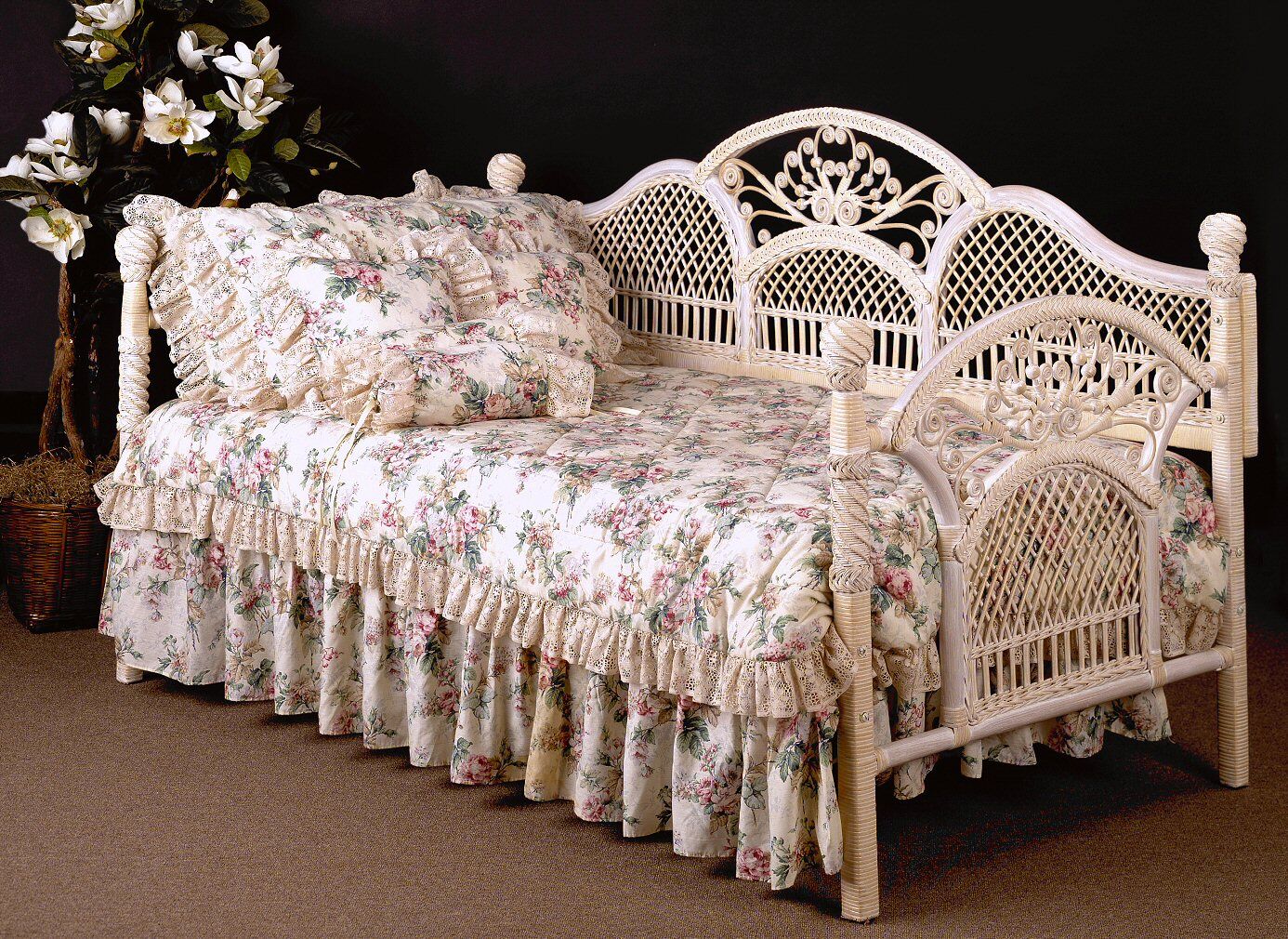 Sophia White Rattan and Wicker Daybed with Mattress Spring Model SDB WW