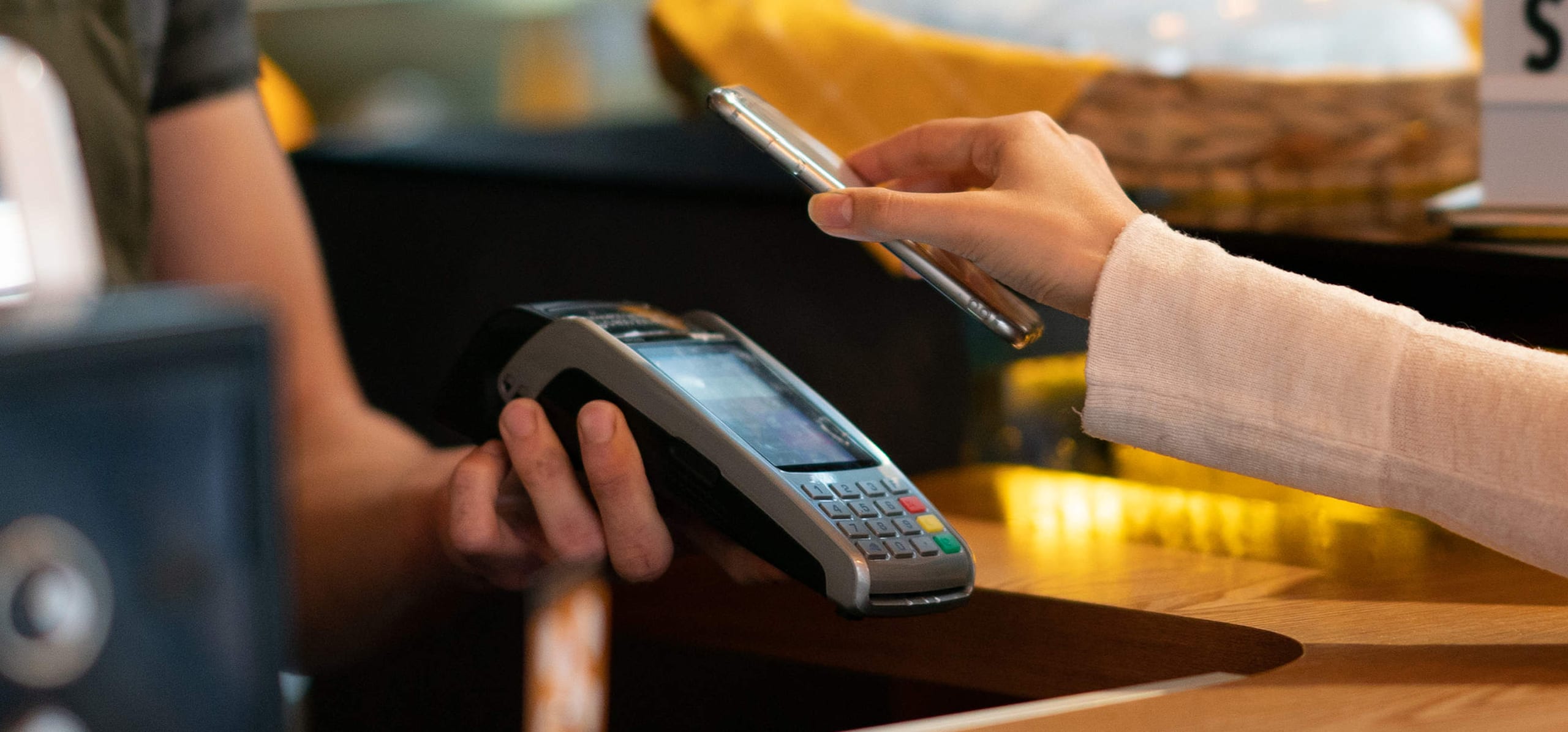 Contactless Payment Tips for Small Businesses | Vistaprint