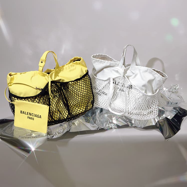 BALENCIAGA】今年はひとひねりあるトートバッグで!くたっと BALENCIAGA】今年はひとひねりあるトートバッグで!くたっと