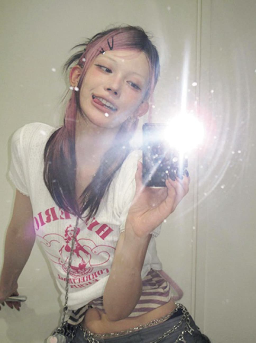 いま、デジカメが再ブーム中！おしゃれな人おすすめの中国風Y2K写真が撮れちゃうカメラ6選 | ViVi