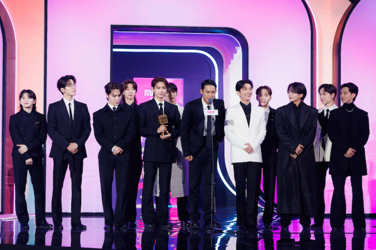 【2023 MAMA受賞者まとめ】SEVENTEEN, RIIZE, LE SSERAFIMなど豪華アーティストが大集合したDAY2のパフォーマンス&授賞式の模様もレポ♡ | ViVi