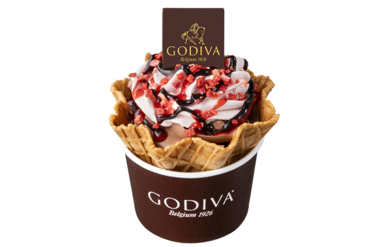 【GODIVA】バレンタイン限定♡ソフトクリームの「生いちごを添えて」にそそられる | ViVi