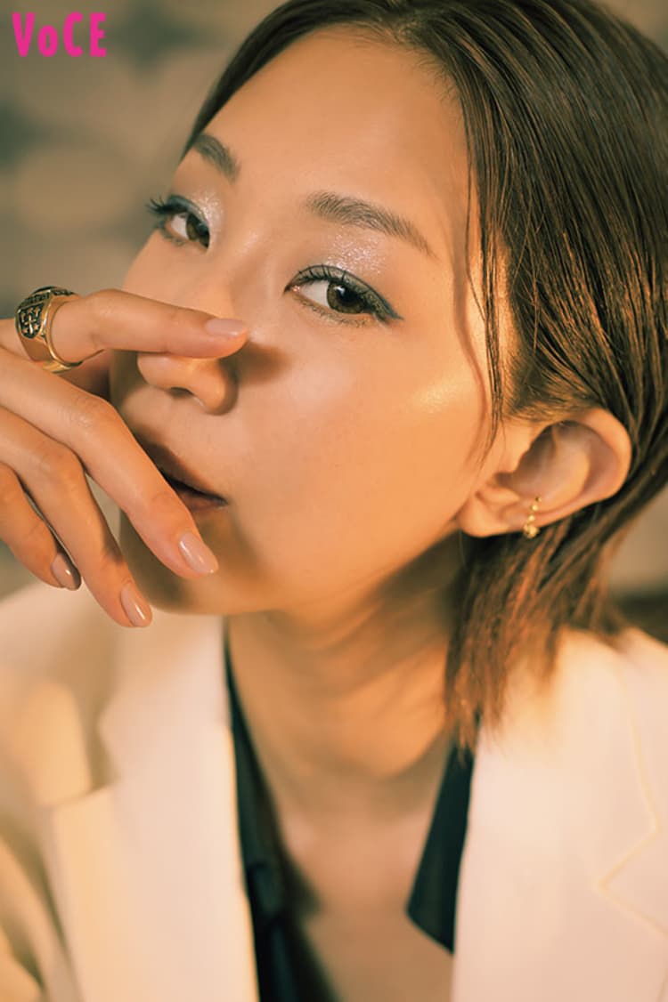 紅ゆずる】“宝塚の男役”から女優へ。写真集『悪い女』で大胆なドレス姿を披露! 【voce限定先出しカットも!】【元タカラジェンヌ特集!】』の