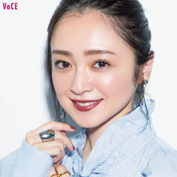 【安達祐実】がドンピシャと惚れ込んだ!大人でも楽しめるローズラメメイク【美しすぎる10人の春メイク】|美容メディアvoce(ヴォーチェ)