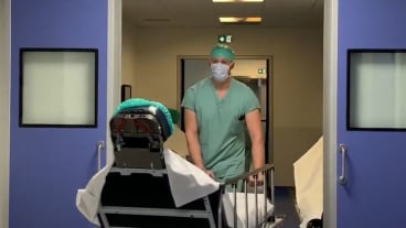 Interview métier : aide soignant au bloc opératoire | Elsan