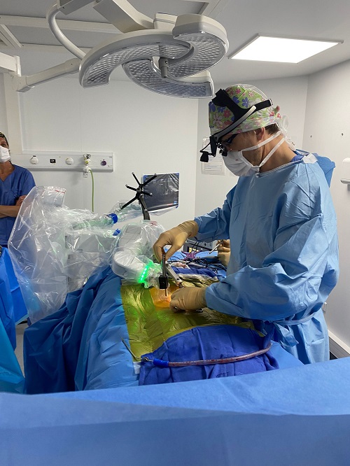 1ère chirurgie du rachis en France avec le robot Mazor | Elsan