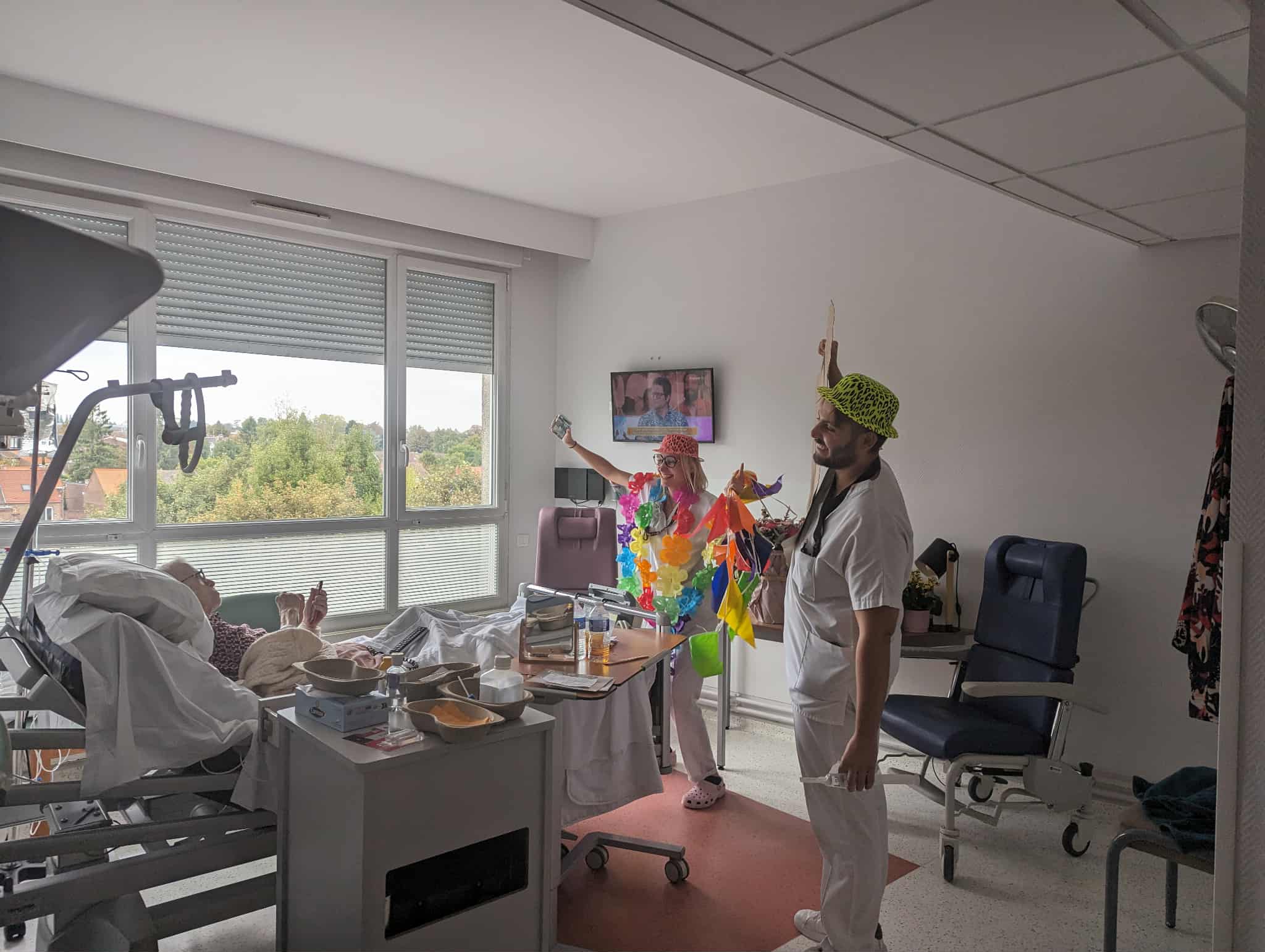 Un anniversaire dans le service de soins palliatifs de la Polyclinique ...