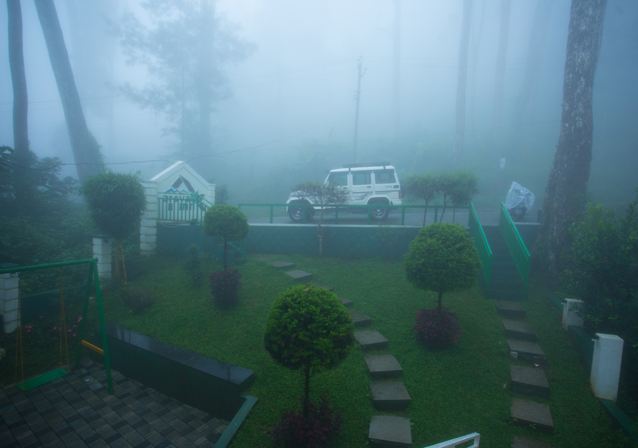 Book Villas in Munnar with Pool near Pothamedu View Point | Swimming ...