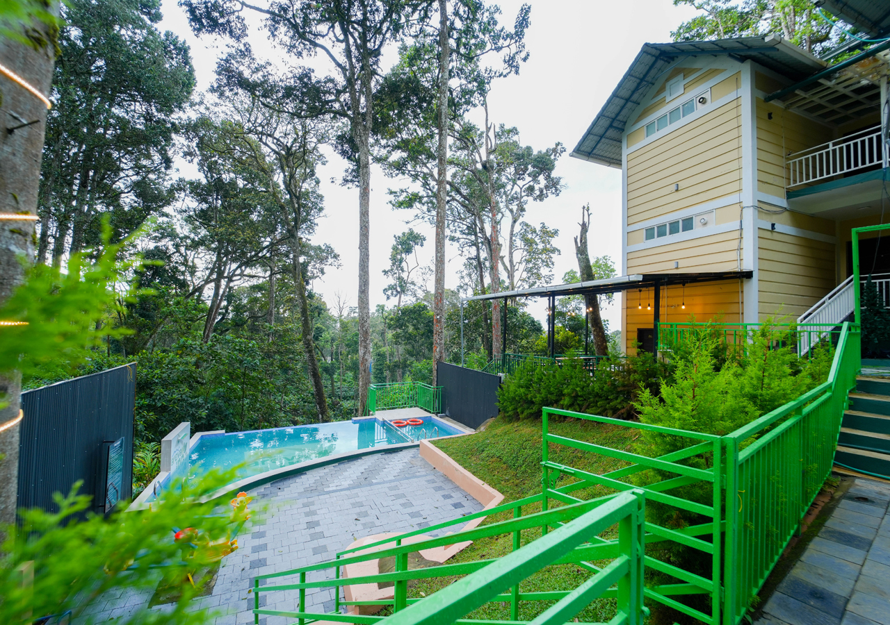 Book Villas in Munnar with Pool near Pothamedu View Point | Swimming ...
