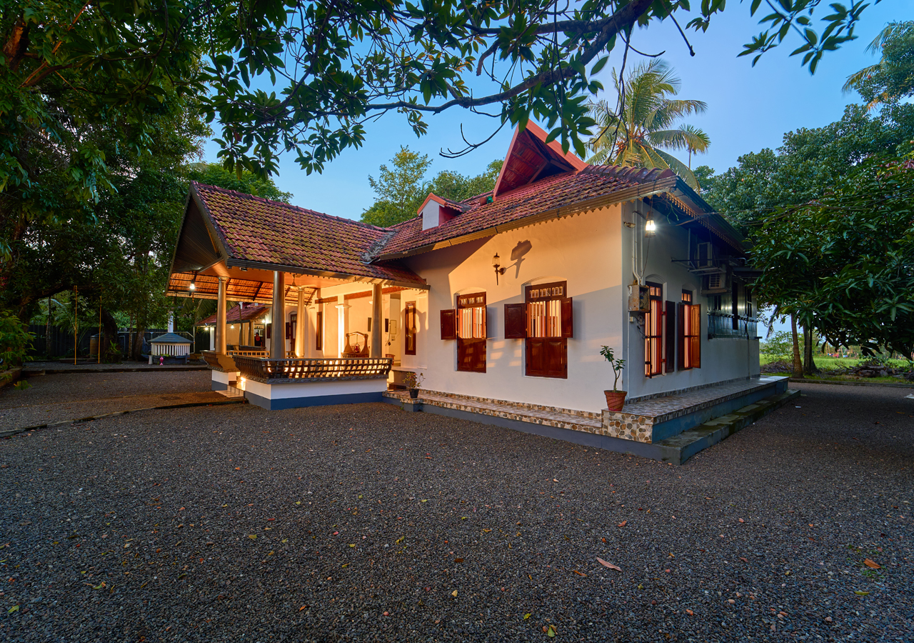 Best Resorts Alappuzha | Heritage Lake View Rooms in Alappuzha