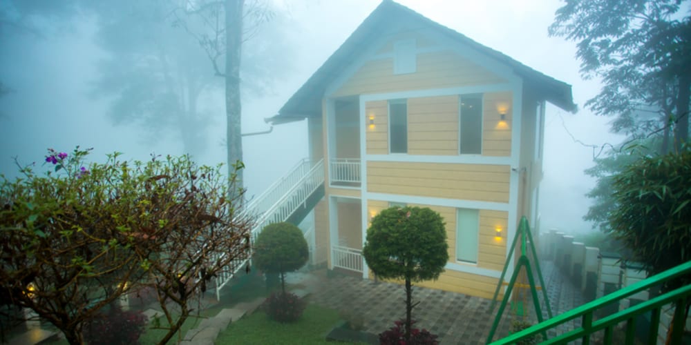 Book Villas in Munnar near Pothamedu View Point and Attukad Waterfalls