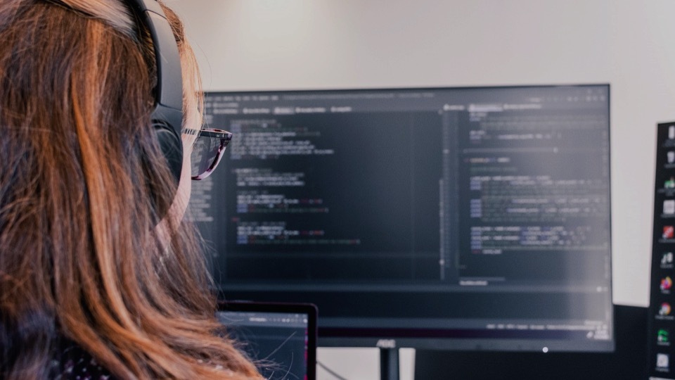 Watch Isabella launch her own startup after mastering the Web ...