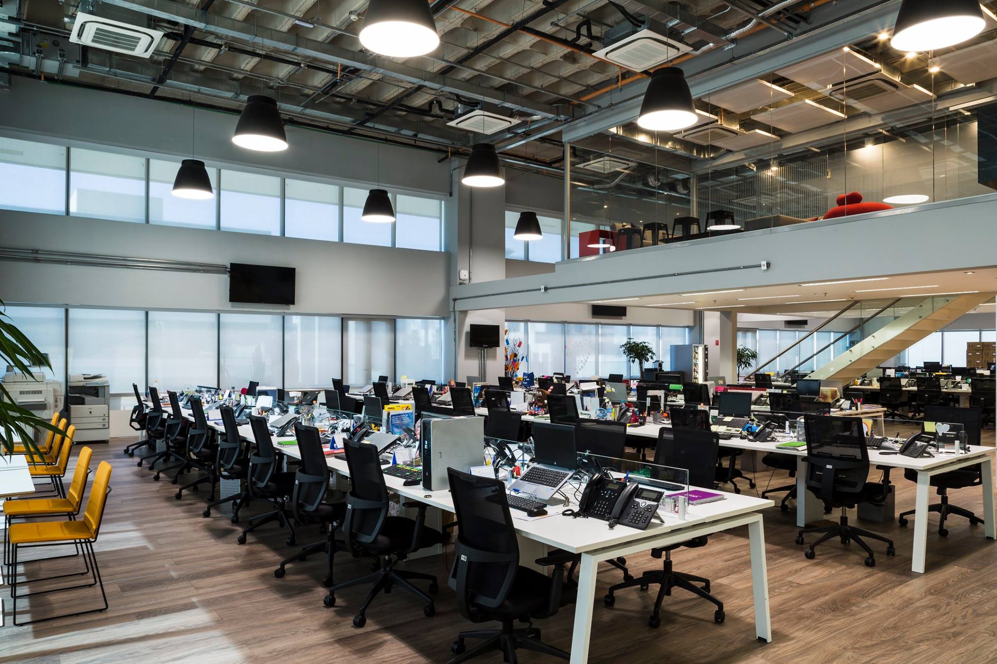 - BCW (Burson Cohn & Wolfe)