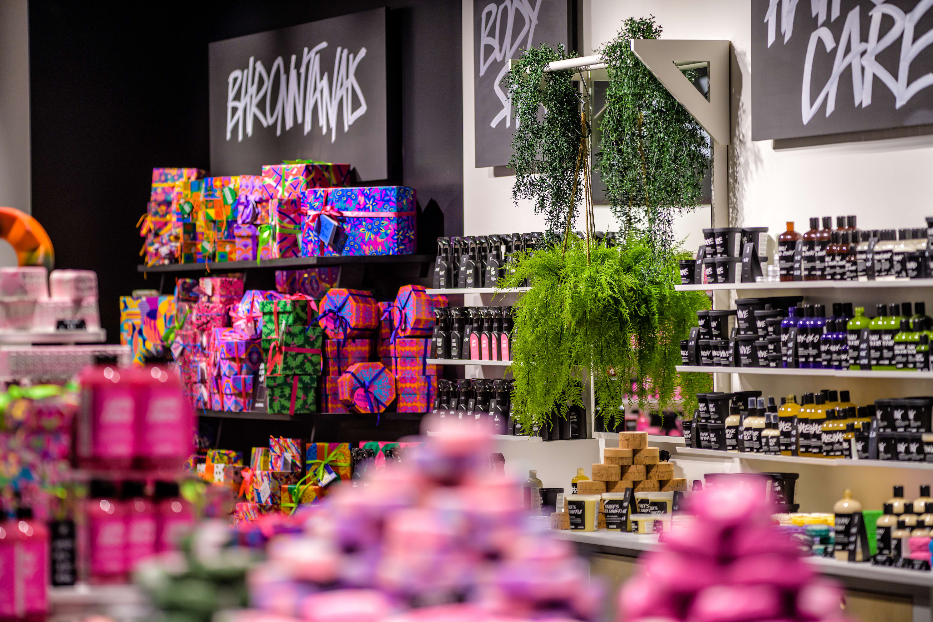 Lush Broughton customers can create their own best-selling bath bomb on ...